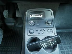 Grey Renault Espace 2005 in Riga, with an engine capacity of 2.20 L and mileage of 273 thousand km for 1900 €, photo 17 on AUTOMOTO.COM.LV