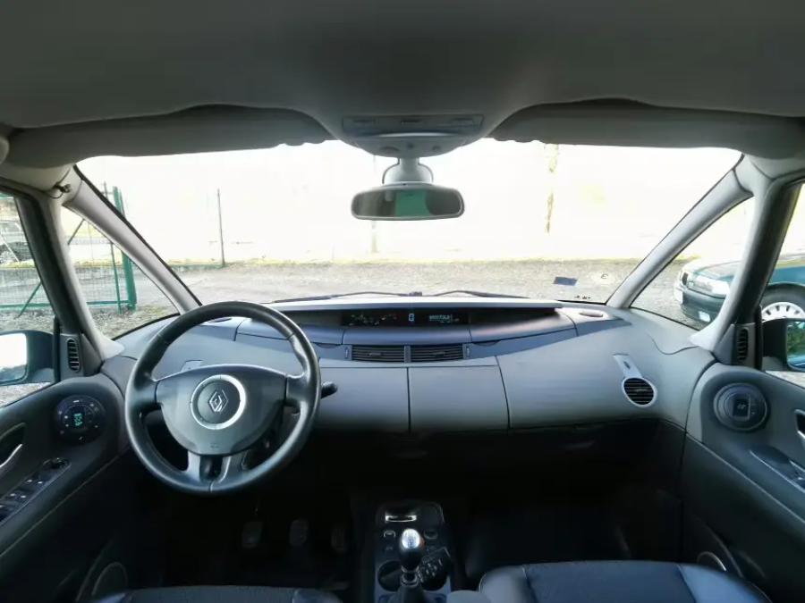 Pelēks Renault Espace 2005 Kuldīga, ar dzinēja tilpumu 2.20 L un nobraukumu 273 tūkst. km par 1900 €, foto 6 vietnē AUTOMOTO.COM.LV