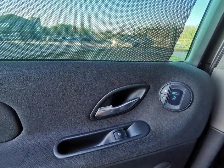 Pelēks Renault Espace 2005 Kuldīga, ar dzinēja tilpumu 2.20 L un nobraukumu 273 tūkst. km par 1900 €, foto 7 vietnē AUTOMOTO.COM.LV