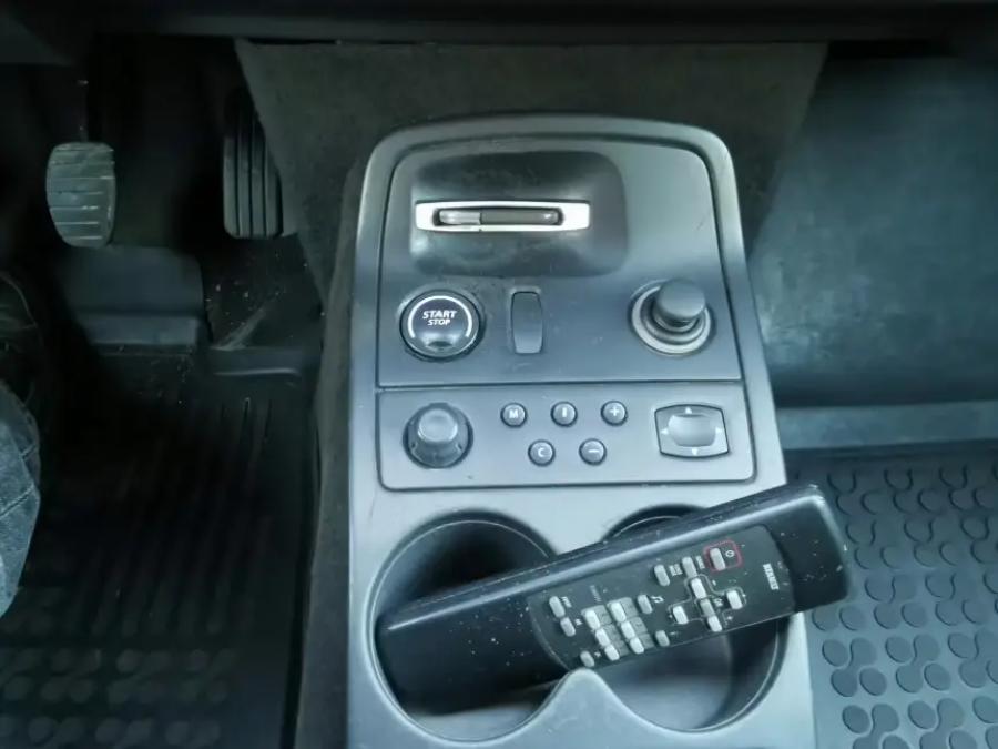 Pelēks Renault Espace 2005 Kuldīga, ar dzinēja tilpumu 2.20 L un nobraukumu 273 tūkst. km par 1900 €, foto 17 vietnē AUTOMOTO.COM.LV