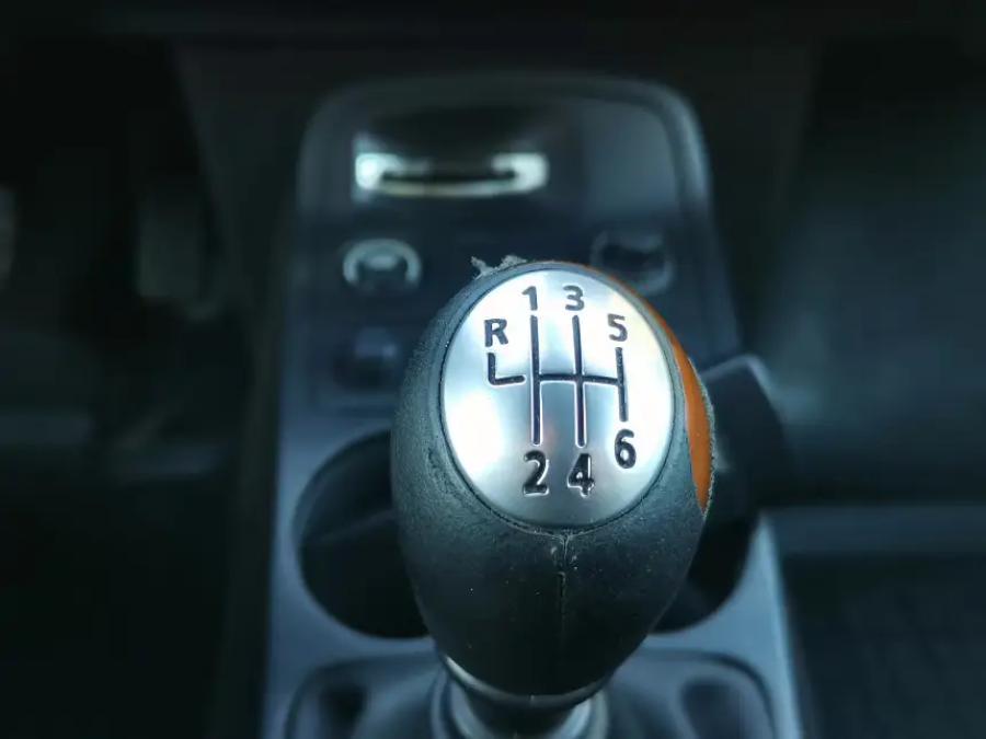 Pelēks Renault Espace 2005 Kuldīga, ar dzinēja tilpumu 2.20 L un nobraukumu 273 tūkst. km par 1900 €, foto 18 vietnē AUTOMOTO.COM.LV