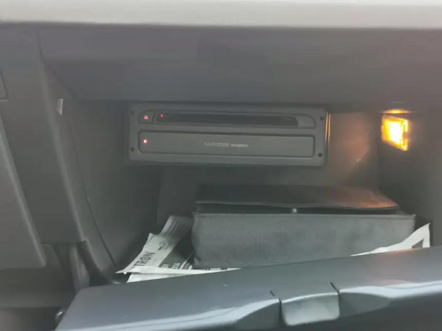 Pelēks Renault Espace 2005 Kuldīga, ar dzinēja tilpumu 2.20 L un nobraukumu 273 tūkst. km par 1900 €, foto 22 vietnē AUTOMOTO.COM.LV