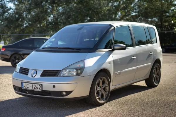 Grey Renault Espace 2005 in Liepaja, with an engine capacity of 2.20 L and mileage of 359 thousand km for 1200 €, photo 1 on AUTOMOTO.COM.LV