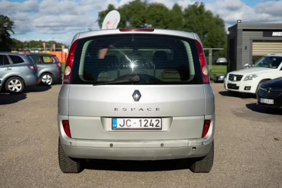 Pelēks Renault Espace 2005 Liepāja, ar dzinēja tilpumu 2.20 L un nobraukumu 359 tūkst. km par 1200 €, foto 4 vietnē AUTOMOTO.COM.LV