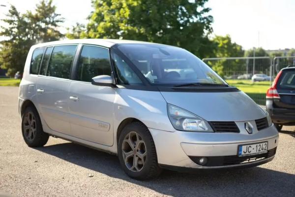 Grey Renault Espace 2005 in Liepaja, with an engine capacity of 2.20 L and mileage of 359 thousand km for 1200 €, photo 5 on AUTOMOTO.COM.LV