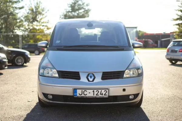 Grey Renault Espace 2005 in Liepaja, with an engine capacity of 2.20 L and mileage of 359 thousand km for 1200 €, photo 6 on AUTOMOTO.COM.LV