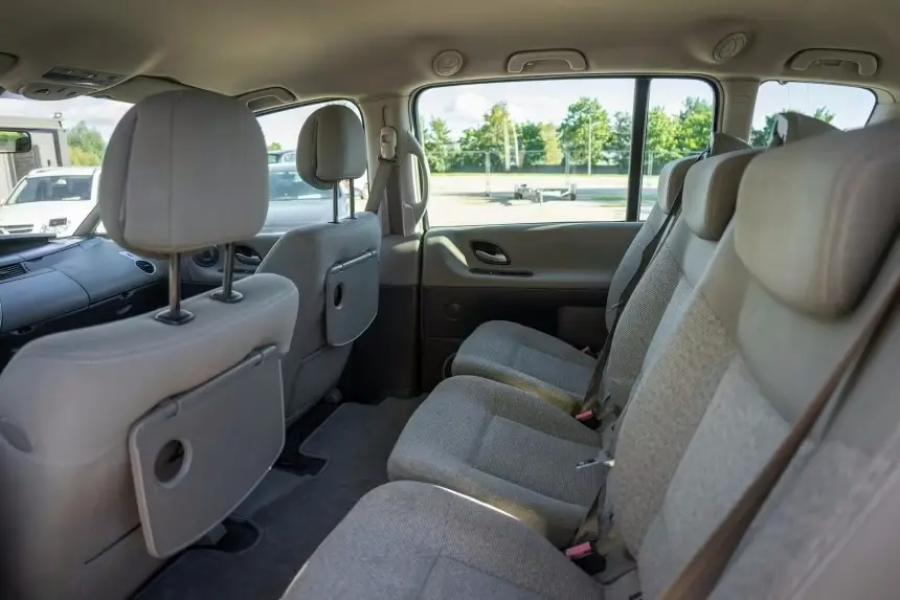 Pelēks Renault Espace 2005 Liepāja, ar dzinēja tilpumu 2.20 L un nobraukumu 359 tūkst. km par 1200 €, foto 10 vietnē AUTOMOTO.COM.LV