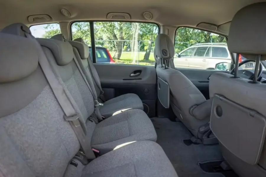 Pelēks Renault Espace 2005 Liepāja, ar dzinēja tilpumu 2.20 L un nobraukumu 359 tūkst. km par 1200 €, foto 12 vietnē AUTOMOTO.COM.LV