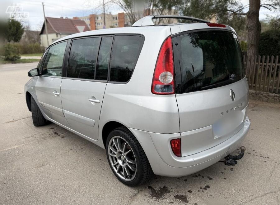 Grey Renault Espace 2006 in Kaunas, with an engine capacity of 2.20 L and mileage of 210 thousand km for 1550 €, photo 7 on AUTOMOTO.COM.LV