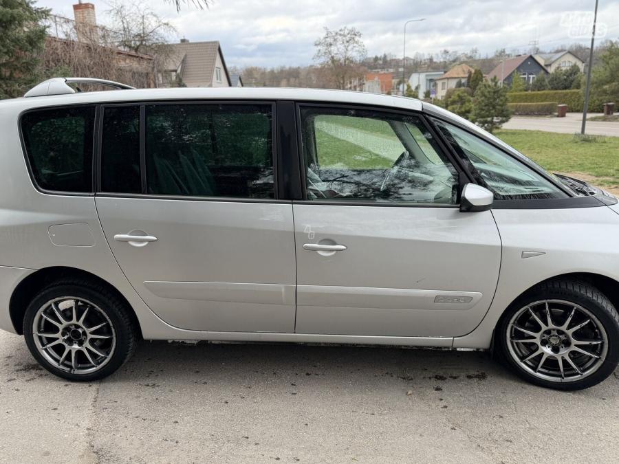 Grey Renault Espace 2006 in Kaunas, with an engine capacity of 2.20 L and mileage of 210 thousand km for 1550 €, photo 8 on AUTOMOTO.COM.LV