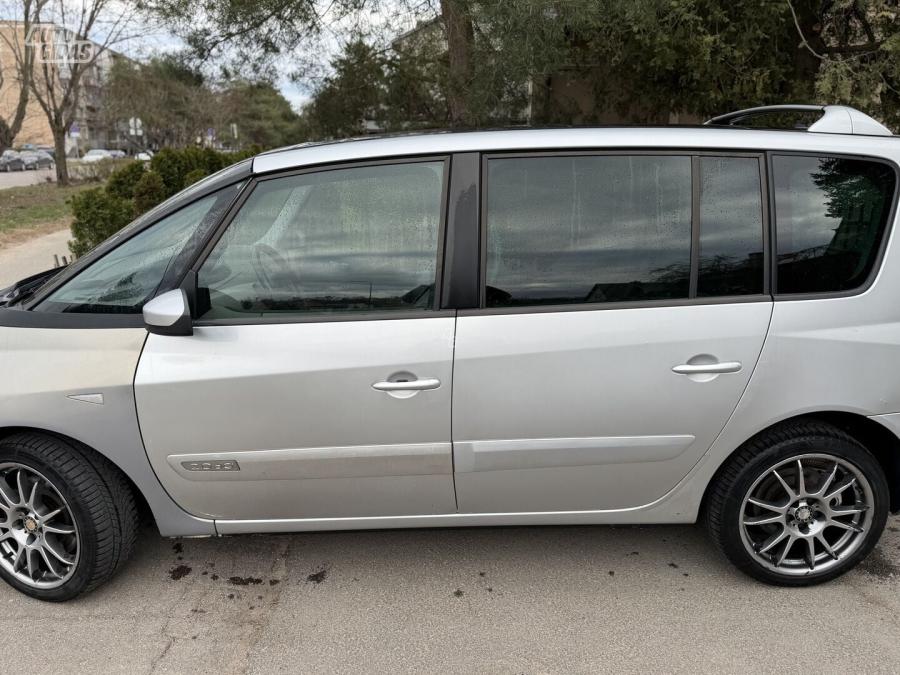 Grey Renault Espace 2006 in Kaunas, with an engine capacity of 2.20 L and mileage of 210 thousand km for 1550 €, photo 9 on AUTOMOTO.COM.LV