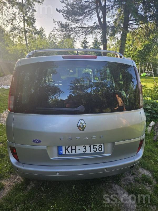 Grey Renault Espace 2006 in Riga, with an engine capacity of 2.20 L and mileage of 296 thousand km for 1300 €, photo 2 on AUTOMOTO.COM.LV
