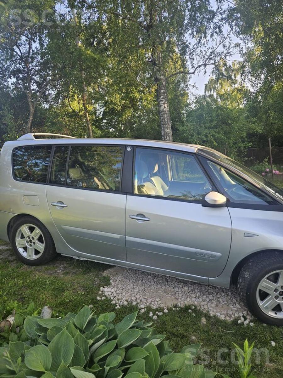 Grey Renault Espace 2006 in Riga, with an engine capacity of 2.20 L and mileage of 296 thousand km for 1300 €, photo 5 on AUTOMOTO.COM.LV