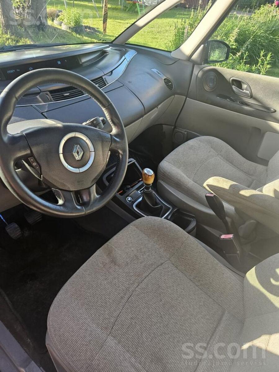 Grey Renault Espace 2006 in Riga, with an engine capacity of 2.20 L and mileage of 296 thousand km for 1300 €, photo 7 on AUTOMOTO.COM.LV
