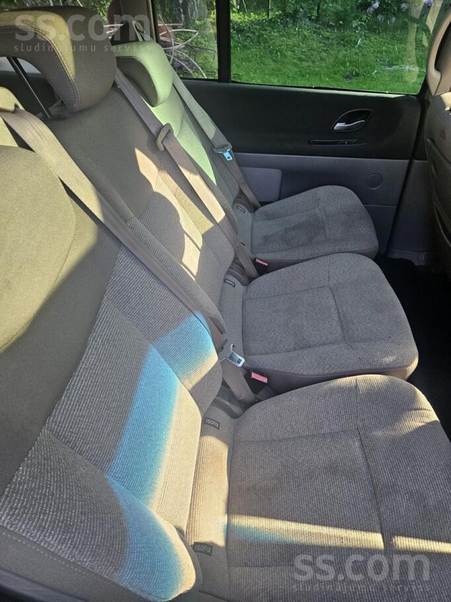 Grey Renault Espace 2006 in Riga, with an engine capacity of 2.20 L and mileage of 296 thousand km for 1300 €, photo 8 on AUTOMOTO.COM.LV