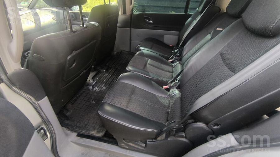 Grey Renault Espace 2006 in Riga, with an engine capacity of 2.00 L and mileage of 260 thousand km for 2300 €, photo 13 on AUTOMOTO.COM.LV