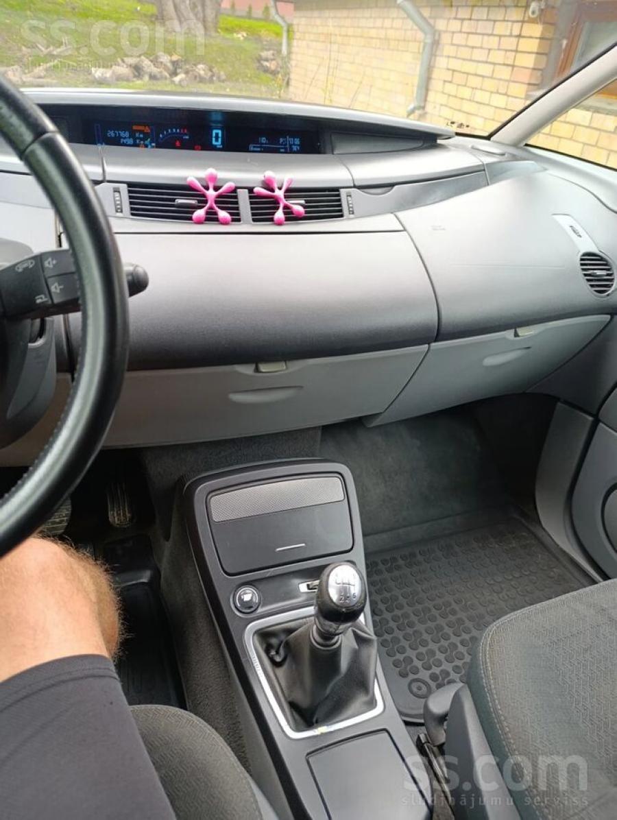 Grey Renault Espace 2006 in Riga, with an engine capacity of 2.00 L and mileage of 277 thousand km for 2300 €, photo 10 on AUTOMOTO.COM.LV