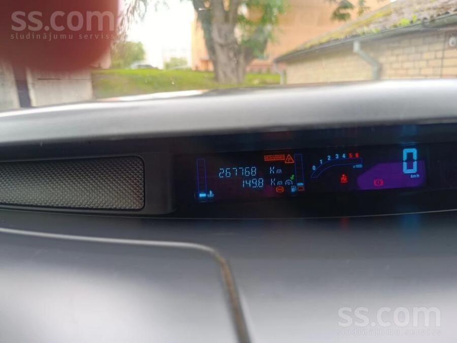 Grey Renault Espace 2006 in Riga, with an engine capacity of 2.00 L and mileage of 277 thousand km for 2300 €, photo 11 on AUTOMOTO.COM.LV