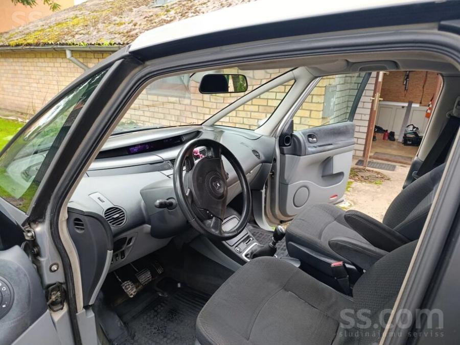 Grey Renault Espace 2006 in Riga, with an engine capacity of 2.00 L and mileage of 277 thousand km for 2300 €, photo 12 on AUTOMOTO.COM.LV