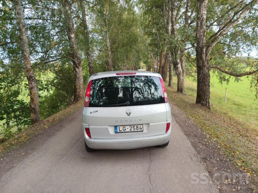 Pelēks Renault Espace 2006 Jēkabpils, ar dzinēja tilpumu 1.90 L un nobraukumu 226 tūkst. km par 1950 €, foto 4 vietnē AUTOMOTO.COM.LV