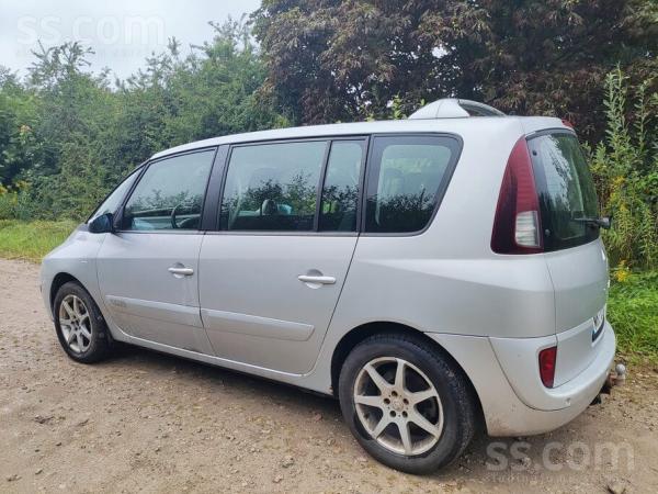 Grey Renault Espace 2007 in Limbazi, with an engine capacity of 2.00 L and mileage of 346 thousand km for 2900 €, photo 8 on AUTOMOTO.COM.LV