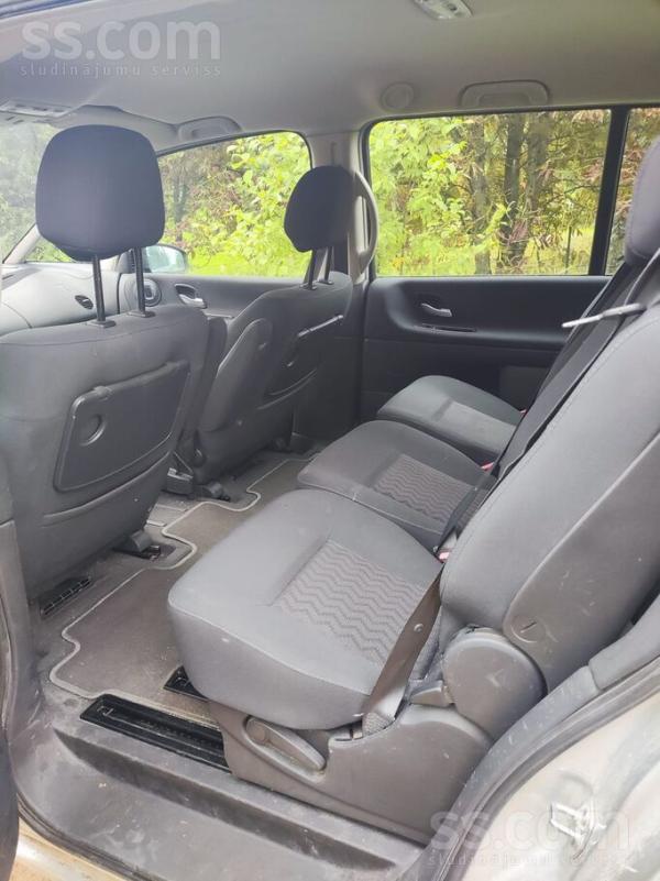 Grey Renault Espace 2007 in Limbazi, with an engine capacity of 2.00 L and mileage of 346 thousand km for 2900 €, photo 9 on AUTOMOTO.COM.LV