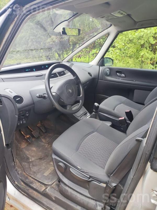 Grey Renault Espace 2007 in Limbazi, with an engine capacity of 2.00 L and mileage of 346 thousand km for 2900 €, photo 10 on AUTOMOTO.COM.LV