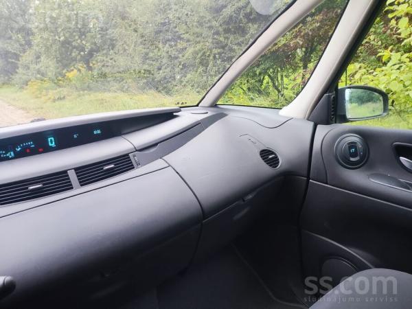 Grey Renault Espace 2007 in Limbazi, with an engine capacity of 2.00 L and mileage of 346 thousand km for 2900 €, photo 11 on AUTOMOTO.COM.LV