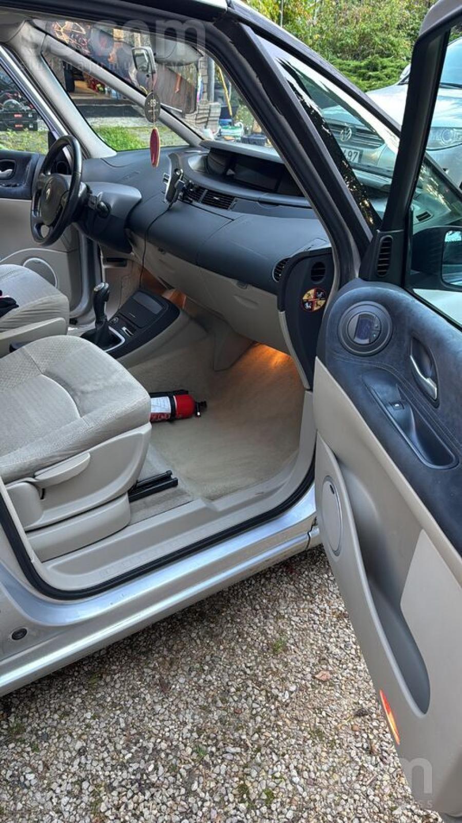 Pelēks Renault Espace 2007 Rīga, ar dzinēja tilpumu 2.00 L un nobraukumu 365 tūkst. km par 2000 €, foto 9 vietnē AUTOMOTO.COM.LV