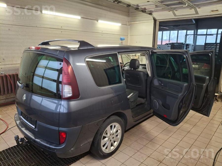 Pelēks Renault Espace 2009 Valmiera, ar dzinēja tilpumu 2.00 L un nobraukumu 290 tūkst. km par 3900 €, foto 4 vietnē AUTOMOTO.COM.LV