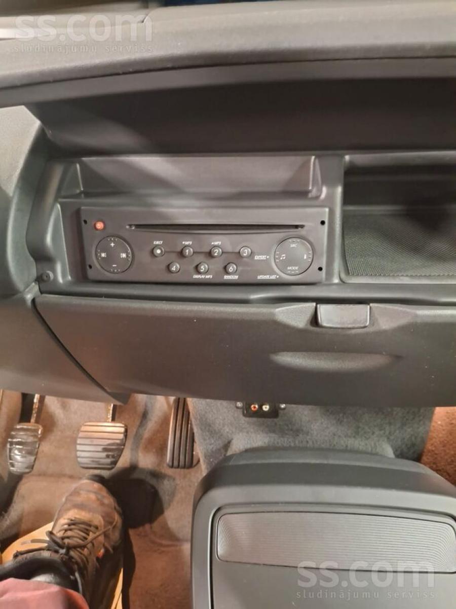 Pelēks Renault Espace 2009 Valmiera, ar dzinēja tilpumu 2.00 L un nobraukumu 290 tūkst. km par 3900 €, foto 12 vietnē AUTOMOTO.COM.LV