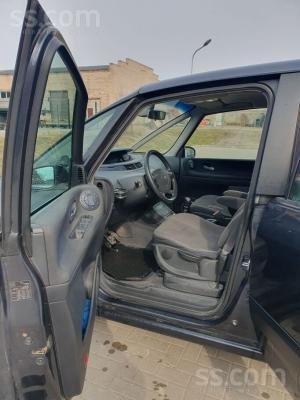 Pelēks Renault Espace 2009 Ludza, ar dzinēja tilpumu 2.00 L un nobraukumu 282 tūkst. km par 3300 €, foto 3 vietnē AUTOMOTO.COM.LV