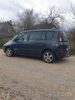 Pelēks Renault Espace 2009 Ludza, ar dzinēja tilpumu 2.00 L un nobraukumu 282 tūkst. km par 3300 €, foto 4 vietnē AUTOMOTO.COM.LV