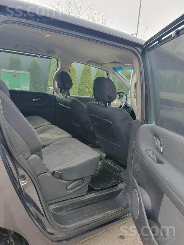 Grey Renault Espace 2009 in Ludza, with an engine capacity of 2.00 L and mileage of 282 thousand km for 3300 €, photo 9 on AUTOMOTO.COM.LV