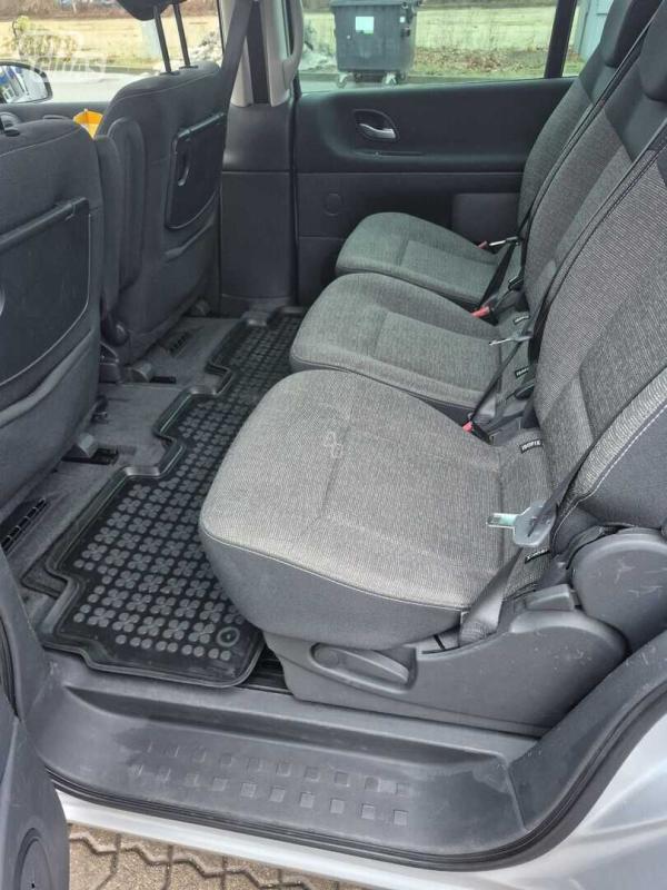Grey Renault Espace 2009 in Vilnius, with an engine capacity of 2.00 L and mileage of 205 thousand km for 3750 €, photo 10 on AUTOMOTO.COM.LV