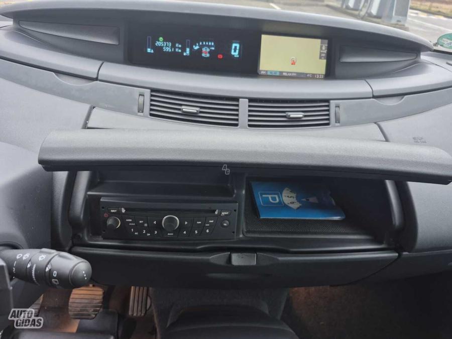 Pelēks Renault Espace 2009 Viļņa, ar dzinēja tilpumu 2.00 L un nobraukumu 205 tūkst. km par 3750 €, foto 14 vietnē AUTOMOTO.COM.LV