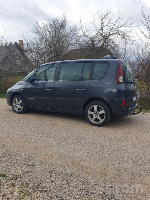 Pelēks Renault Espace 2009 Ludza, ar dzinēja tilpumu 2.00 L un nobraukumu 282 tūkst. km par 3000 €, foto 3 vietnē AUTOMOTO.COM.LV