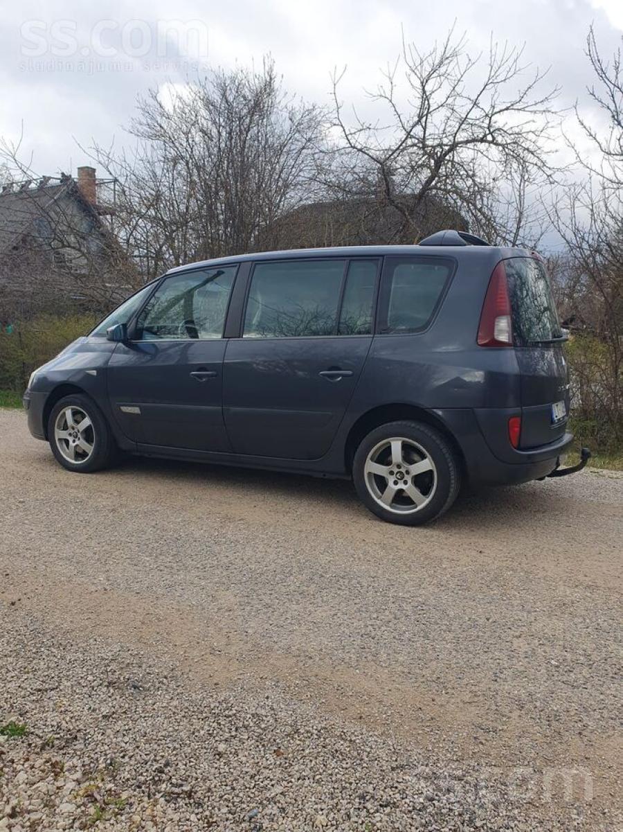 Pelēks Renault Espace 2009 Ludza, ar dzinēja tilpumu 2.00 L un nobraukumu 282 tūkst. km par 3000 €, foto 4 vietnē AUTOMOTO.COM.LV