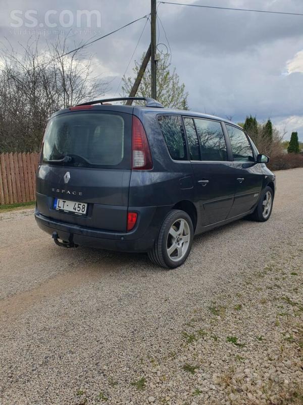 Pelēks Renault Espace 2009 Ludza, ar dzinēja tilpumu 2.00 L un nobraukumu 282 tūkst. km par 3000 €, foto 6 vietnē AUTOMOTO.COM.LV