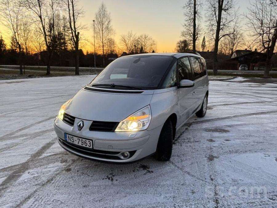 Grey Renault Espace 2009 in Ogre, with an engine capacity of 2.00 L and mileage of 249 thousand km for 2500 €, photo 1 on AUTOMOTO.COM.LV
