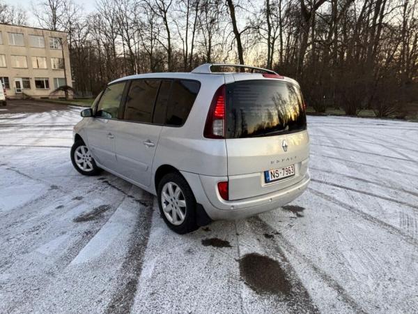 Grey Renault Espace 2009 in Ogre, with an engine capacity of 2.00 L and mileage of 249 thousand km for 2500 €, photo 3 on AUTOMOTO.COM.LV