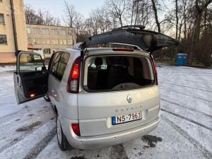 Grey Renault Espace 2009 in Ogre, with an engine capacity of 2.00 L and mileage of 249 thousand km for 2500 €, photo 5 on AUTOMOTO.COM.LV