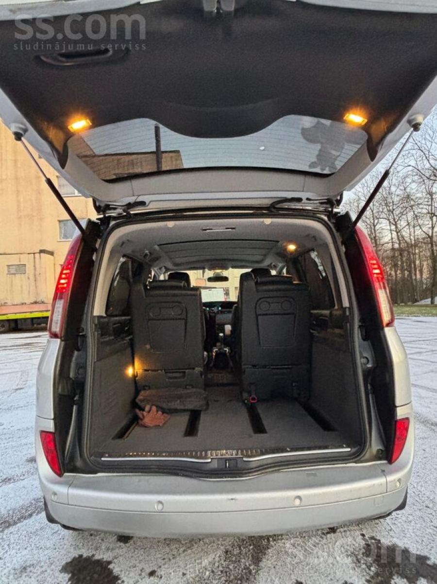 Grey Renault Espace 2009 in Ogre, with an engine capacity of 2.00 L and mileage of 249 thousand km for 2500 €, photo 6 on AUTOMOTO.COM.LV