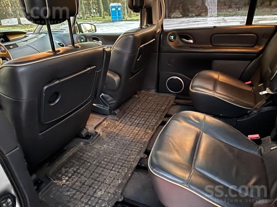 Grey Renault Espace 2009 in Ogre, with an engine capacity of 2.00 L and mileage of 249 thousand km for 2500 €, photo 8 on AUTOMOTO.COM.LV