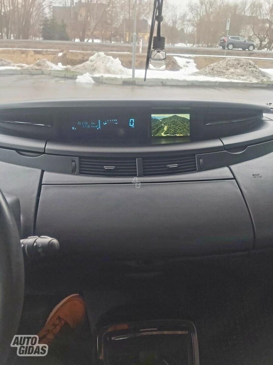 Grey Renault Espace 2011 in Vilnius, with an engine capacity of 2.00 L and mileage of 280 thousand km for 2700 €, photo 8 on AUTOMOTO.COM.LV