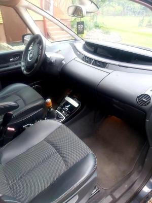 Grey Renault Espace 2011 in Vilnius, with an engine capacity of 2.00 L and mileage of 280 thousand km for 2700 €, photo 16 on AUTOMOTO.COM.LV