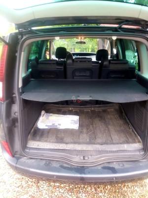 Grey Renault Espace 2011 in Vilnius, with an engine capacity of 2.00 L and mileage of 280 thousand km for 2700 €, photo 17 on AUTOMOTO.COM.LV