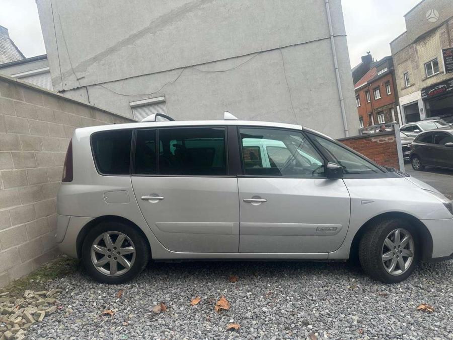 Grey Renault Espace 2013 in Ukmerge, with an engine capacity of 2.00 L and mileage of 295 thousand km for 3500 €, photo 6 on AUTOMOTO.COM.LV