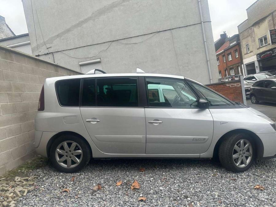 Grey Renault Espace 2013 in Vilnius, with an engine capacity of 2.00 L and mileage of 297 thousand km for 2850 €, photo 7 on AUTOMOTO.COM.LV