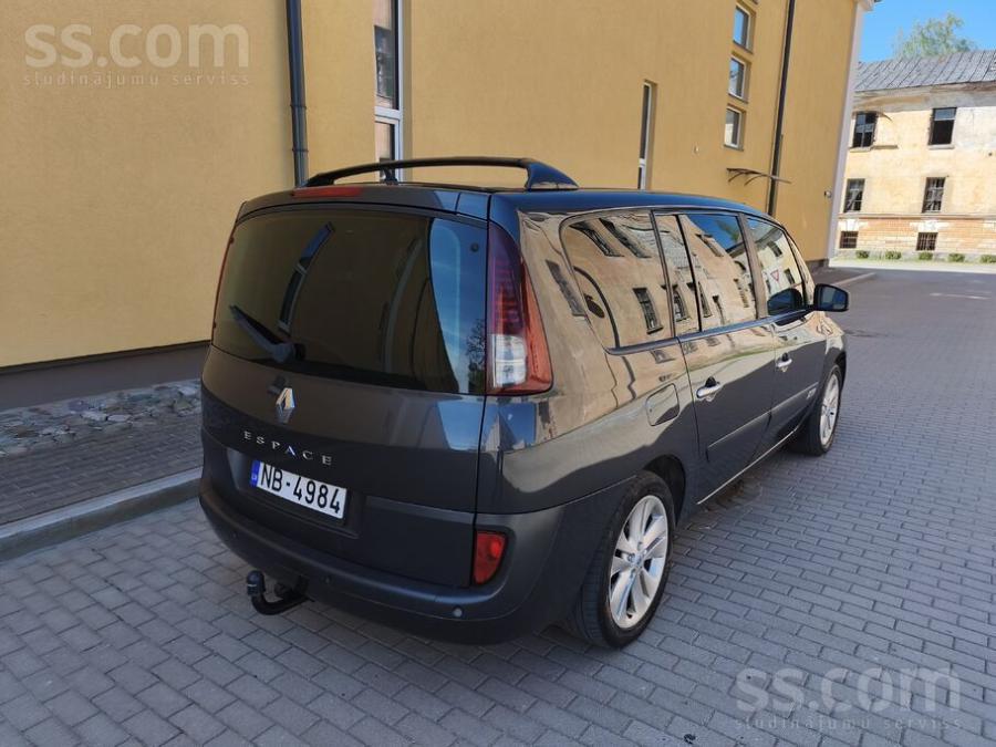 Grey Renault Espace 2013 in Daugavpils, with an engine capacity of 2.00 L and mileage of 205 thousand km for 6550 €, photo 14 on AUTOMOTO.COM.LV